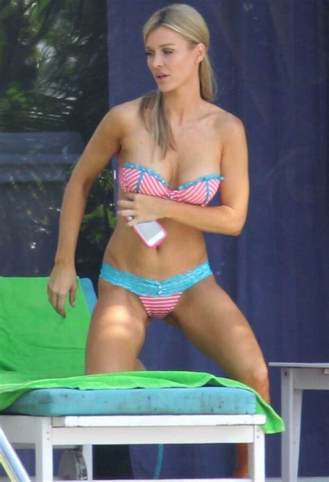 Bikini Camel Toe Alex01