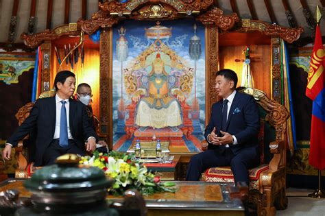 Монгол Улсын Ерөнхийлөгч У Хүрэлсүхэд БНХАУ ын БХАТИХ ын Байнгын