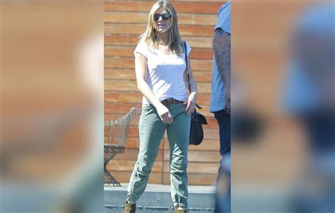 Pics Jennifer Aniston Nipples Breasts No Bra White T Shirt Shows