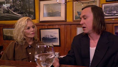 „inas Nacht“ Katzenhaare Und Geniebrief Wie Lars Eidinger Die Wehrpflicht Austrickste