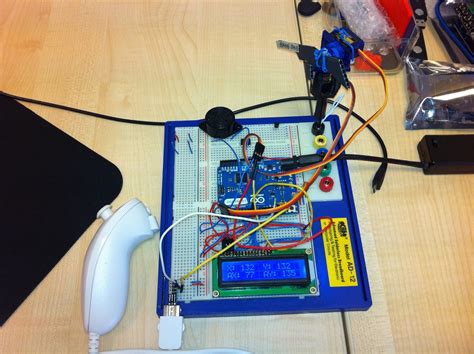 Arduino Leonardo With Wii Nunchuck Controller And 2 Servos
