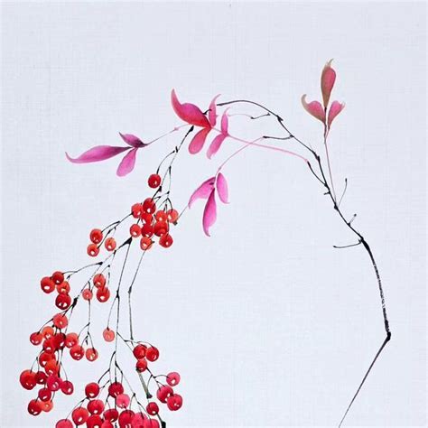 한가로운 On Instagram 어떤 날은 벅차고 기뻣다가 어떤 날은 구질구질 이렇게 살아서 뭣할까 텅 비었다고는 하지만 맑은 날 보다는 구름 끼고 비바람에 눈보라