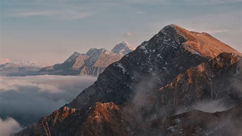 바위 산 꼭대기에 환상적인 꿈 일출 산 의 전망 안개 일출 구름 안개 낀 봉우리 안개 낀 풍경 0명에 대한 스톡 사진 및 기타 이미지 Istock