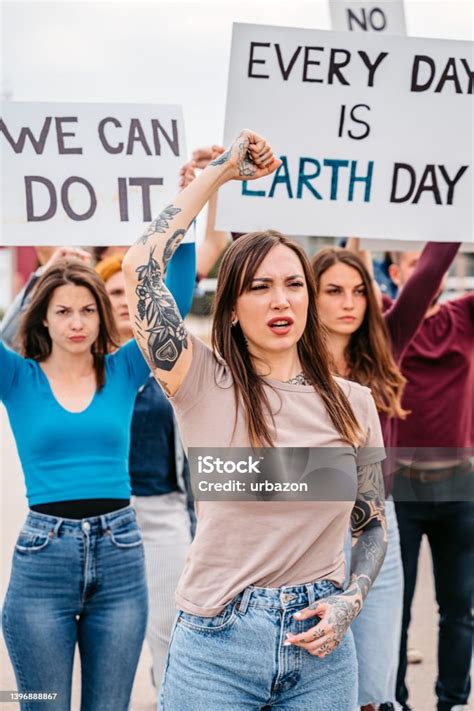 기후 변화를위한 글로벌 파업에 관한 사람들 시위에 대한 스톡 사진 및 기타 이미지 시위 걷기 군중 Istock