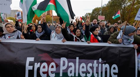 مظاهرات حاشدة في برلين ولندن وباريس تضامنا مع الفلسطينيين عربي و دولي