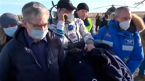 Aterrizó La Nave Soyuz Que Trajo De Vuelta A La Tierra A Dos