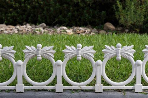 30 Budget Saving And Creative Garden Edging Ideas