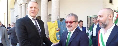 Burago Molgora Anche Maroni Per La Benemerenza Alla Bruno Presezzi Il Cittadino Di Monza E