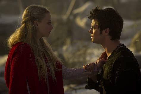 Red Riding Hood Movie Images Starring Amanda Seyfried Collider