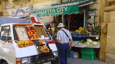 11 Things High Iq People Think Are Status Symbols That Mean Nothing To Average Minds Yourtango