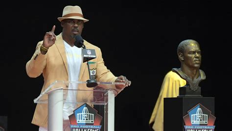 Hall Of Fame Brian Dawkins Delivers Powerful Message About Depression