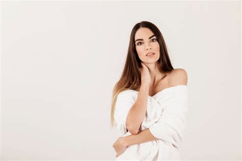 Mujer Joven Seductora En El Spa Foto Premium