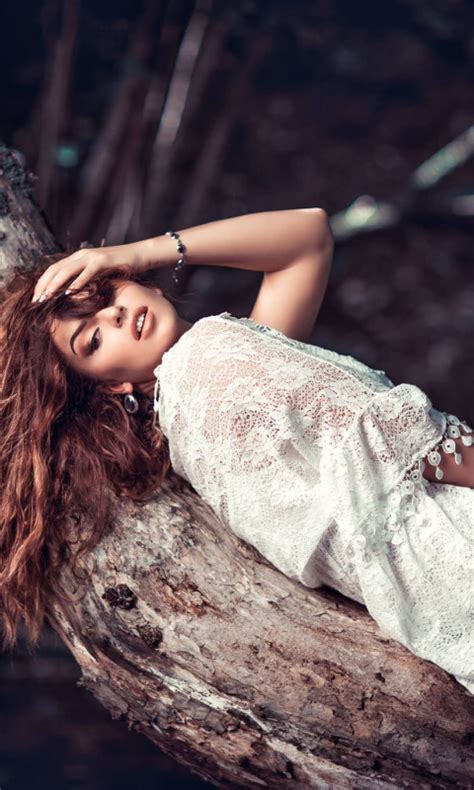 Download Wallpaper Pose Tree Model Hair Hand Dress Fotom G Jas Iveta Danieli T Section