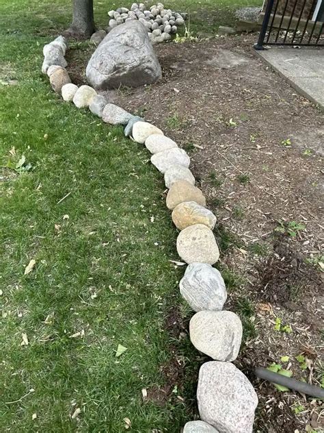 Upgrade Your Garden With These 26 Elegant Landscape Edging Ideas