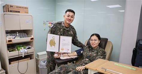 연애 시절에도 ‘헌혈의 집 데이트 한 군인 부부‘헌혈 50회 달성