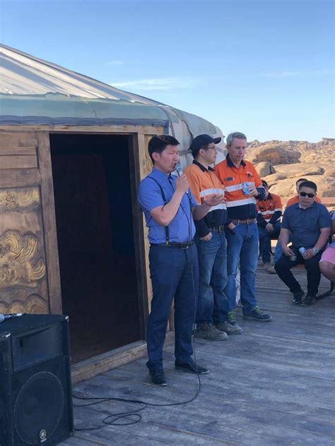 Оюу толгой компанийн Худалдан авалтын газрын удирдлагууд болон Үйлдвэрлэл эрхэлсэн захирал Тим