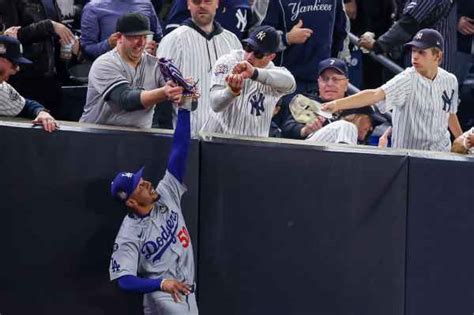 Fan De Los Yankees Habla Luego De Arrebatar La Pelota A Mookie Betts