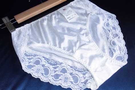 【未使用】♪新品 ワコール Wacoal セクシー バックレース 光沢 艶 つるつる フェティッシュ ショーツ♪の落札情報詳細 ヤフオク