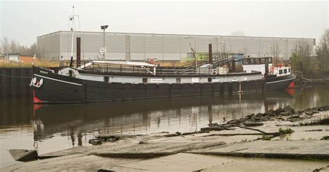 Drijvend Clubhuis Scouting Keert Na Acht Jaar Terug Naar De Oude Ligplaats Rotterdam Ad Nl