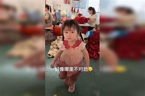 本来是想给爸爸牵线搭桥的，没想到阿姨几句赞美就把小妮子美的不知道东南西北了！阿姨美的西北
