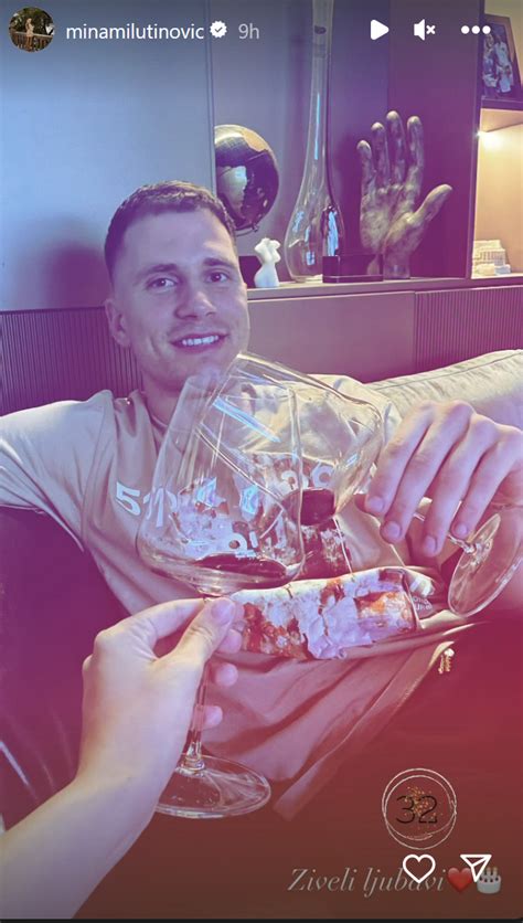 Foto Oglasila Se Nedovićeva Supruga Vređali Ga Na Derbiju A Onda Imao