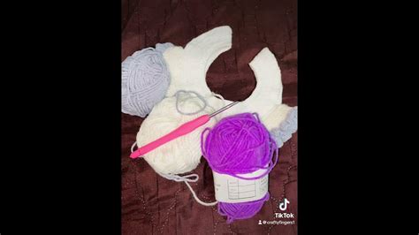 අම්මලා ආසම දුවලව ලස්සනට තියන්න ලස්සන ලස්සන ඇඳුම් අන්දලා හැඩ බලන්න ඒක හරිම ලස්සන ආදරණීය හැඟීමක් ️