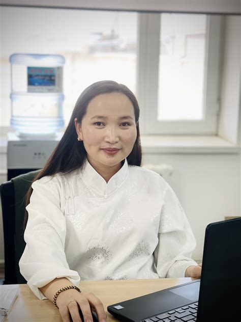 Увс 🔰ХАРИЛЦАН ХҮНДЭТГЭЕ ХАМТДАА ХӨГЖЬЕ сарын аяны хүрээнд Өв соёлоо дээдэлье Монгол дээлтэй