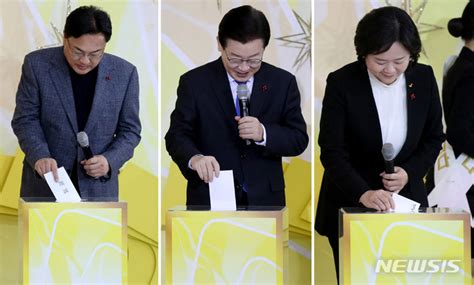 성금 전달하는 정진석 이재명 이정미 네이트 뉴스