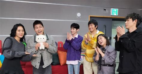 전현무 결혼 임박했나 부케 받고 방긋 인증샷