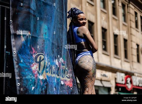 Parade Float Stands Hi Res Stock Photography And Images Alamy