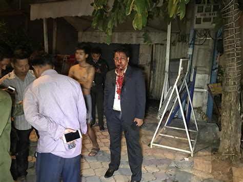 ស្រវឹងបើករថយន្តជ្រុលបុករបាំងថ្មពុះចែកទ្រូងផ្លូវបណ្តាលឲ្យបាក់អស់៣កង់ និងរបួសខ្លួនឯង នគរដ្រេហ្គន