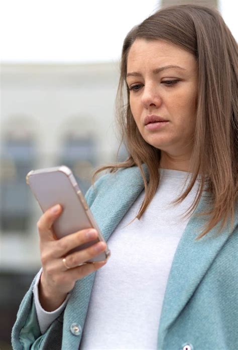 Types Of Text Messages Narcissists Love Sending Yourtango