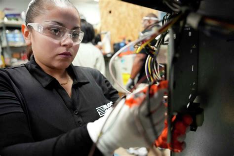 Goodwill Clean Tech Training Takes Aim At Houston Skills Gap