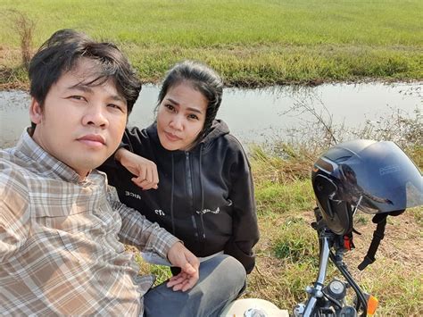 ស្វីតណាស់ អ្នកឧកញ៉ា ឡេង ណាវ៉ាត្រា រស់នៅយ៉ាងសាមញ្ញ តែពោលពេញទៅដោយក្តីសុខ មានចាប់ម្ហូរជូនភរិយាទៀត