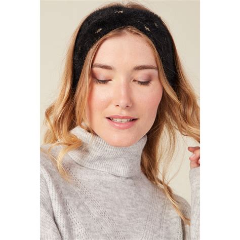 Accessoires De Tête Tendances Les Bonnets Et Bandeaux à Adopter Cet