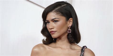 Οι βιταμίνες που πρέπει να πάρετε αν πέφτουν τα μαλλιά σας Δυναμώνουν την τρίχα σε ποιες