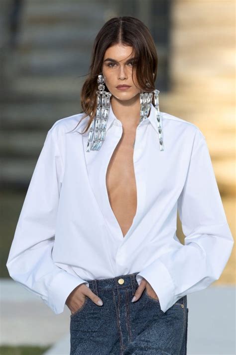 Kaia Gerber Bare Breasts Fashion Show Hot Celebs Home