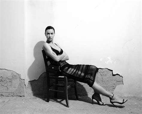 Radio სილამაზე დეტალებშია ირინა შეიკი Dolce And Gabbana ს სარეკლამო კამპანიაში 🖤 Facebook