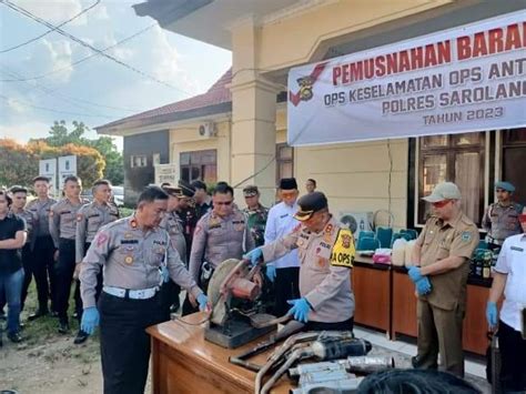 Polres Sarolangun Musnahkan 916 Botol Miras Senpi Hingga Tuak Bicara