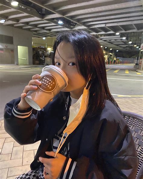 𝑳𝒆𝒔𝒍𝒆𝒚𝑳𝒆𝒔𝒍𝒆𝒚𝑩𝒆𝒍𝒍 鍾嘉佑 今日返公司，見到賈名媛，超開心！ （今年第一日開廠，加油！） Instagram