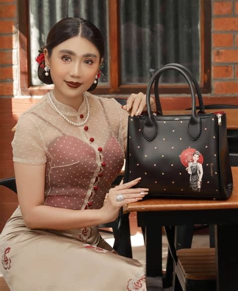 ဆန်းသစ်တဲ့ မြန်မာဆန်ဆန် ဖက်ရှင်လေးလည်း ဆွဲဆောင်မှုရှိပြီး ရန်ခုန်စရာ အလ