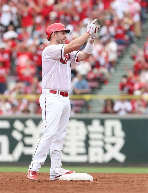 ＜広・中＞3回2死三塁、デビッドソンは適時二塁打を放つ（撮影・平嶋 理子） ― スポニチ Sponichi Annex 野球