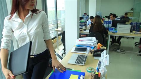Plus De 3 000 Vidéos Gratuites De Bisous Jeune Fille Jeune Femme Et De