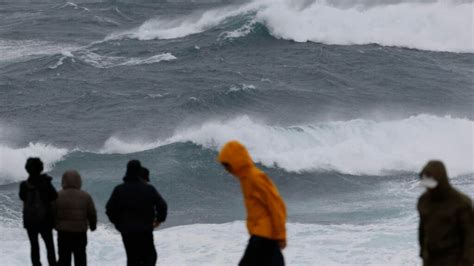 La Borrasca Ciarán Golpea Galicia Con Vientos De 143 Kilómetros Por Hora E Intensas Lluvias