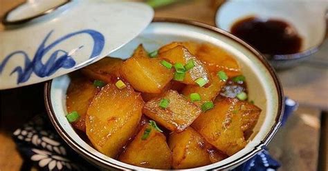 蠔油燒蘿蔔的做法可以與燉肉媲美的一道家常菜色澤紅亮誘人吃起來鮮美多汁 PEEKME