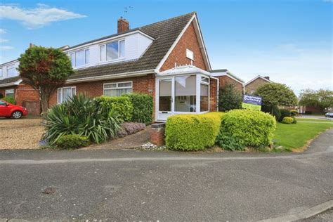 Vixen Close Yaxley Peterborough Pe7 3 Bedroom Semi Detached House
