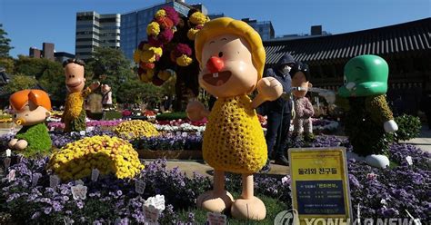 국화꽃옷 입은 둘리와 친구들