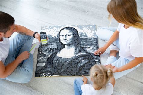 Что подарить женщине на 8 Марта