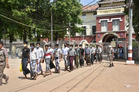 တိုင်းဒေသကြီးနှင့် ပြည်နယ်အသီးသီးရှိ အကျဉ်းထောင် အချုပ်ထောင် စခန