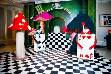 декорации к алисе в стране чудес 2 тыс изображений найдено в Яндекс Картинках Вечеринка в